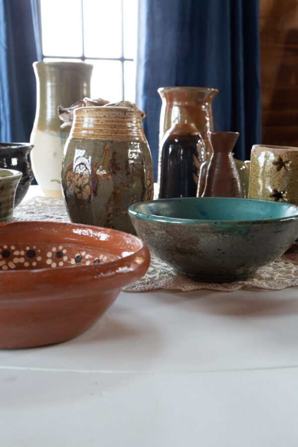 How to style open shelves with pottery - CREATIVE CAIN CABIN